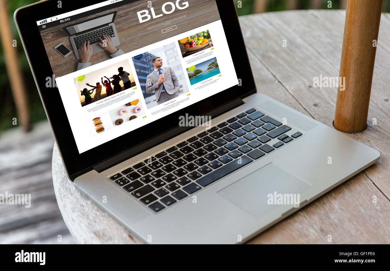 laptop computer with blog web page on screen Stock Photo - Alamy