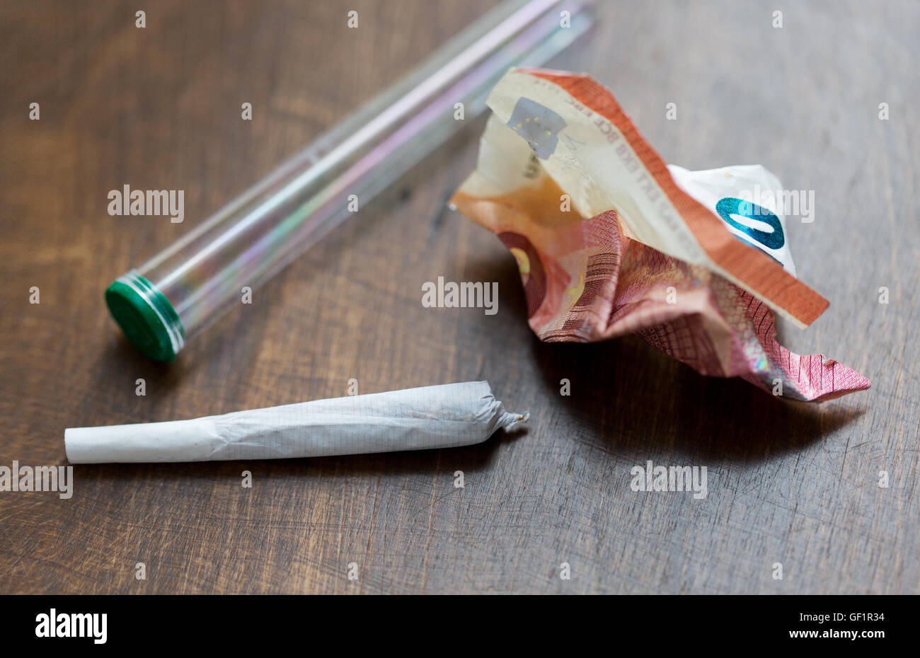 Cannabis blunt joint close hi-res stock photography and images - Alamy