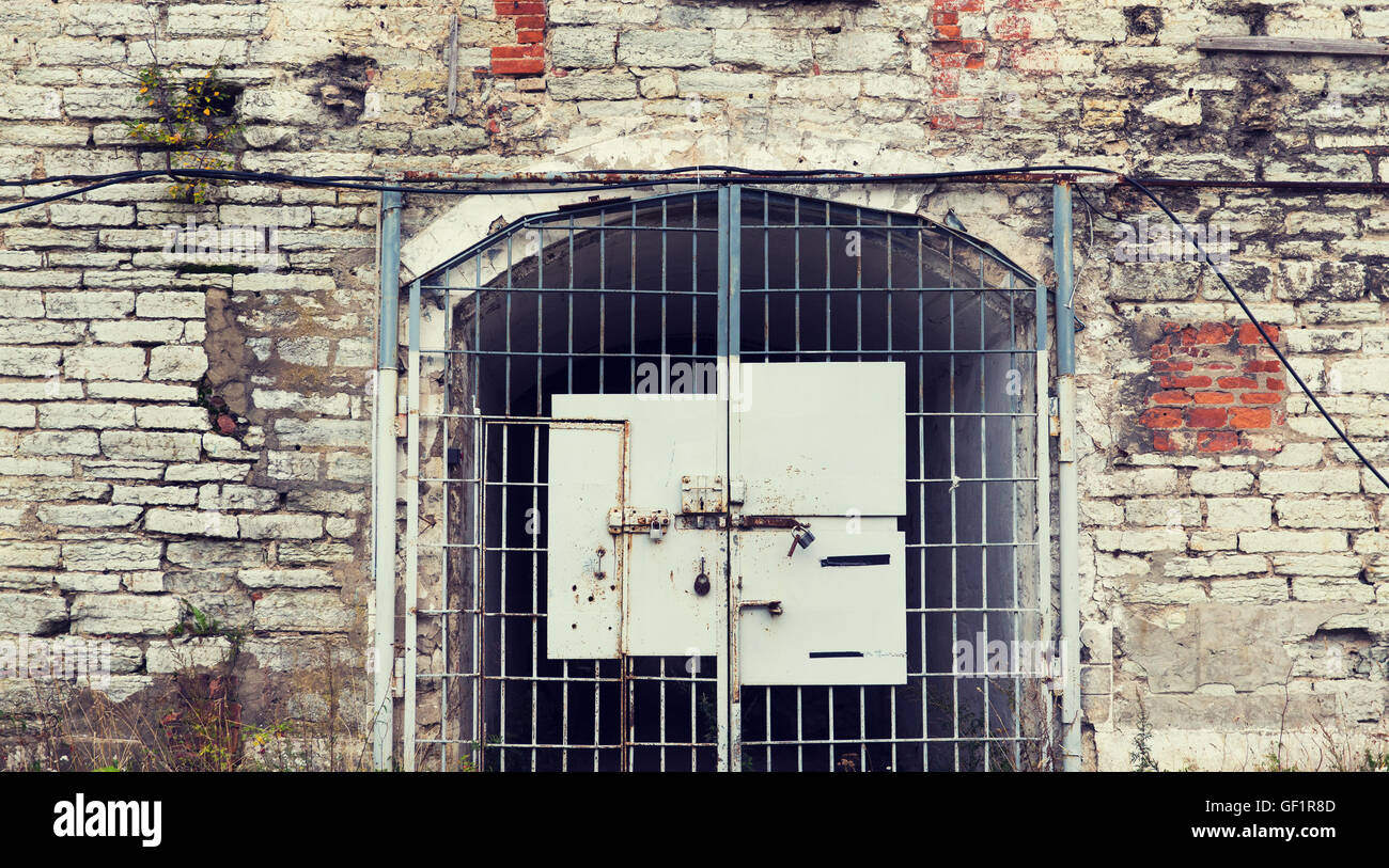 Prison gate hi-res stock photography and images - Alamy