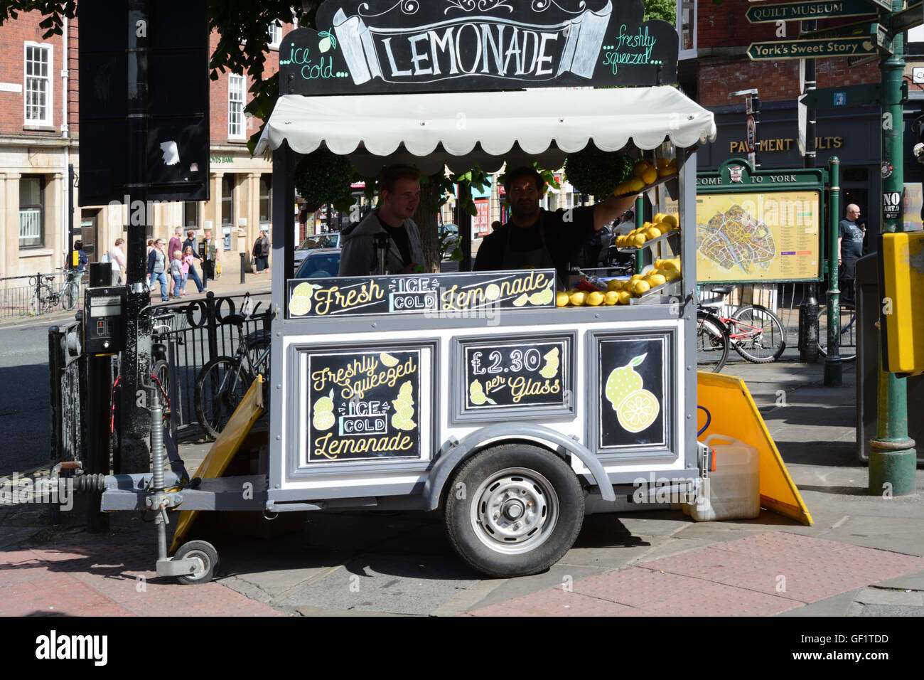 Roadside lemonade hi-res stock photography and images - Alamy