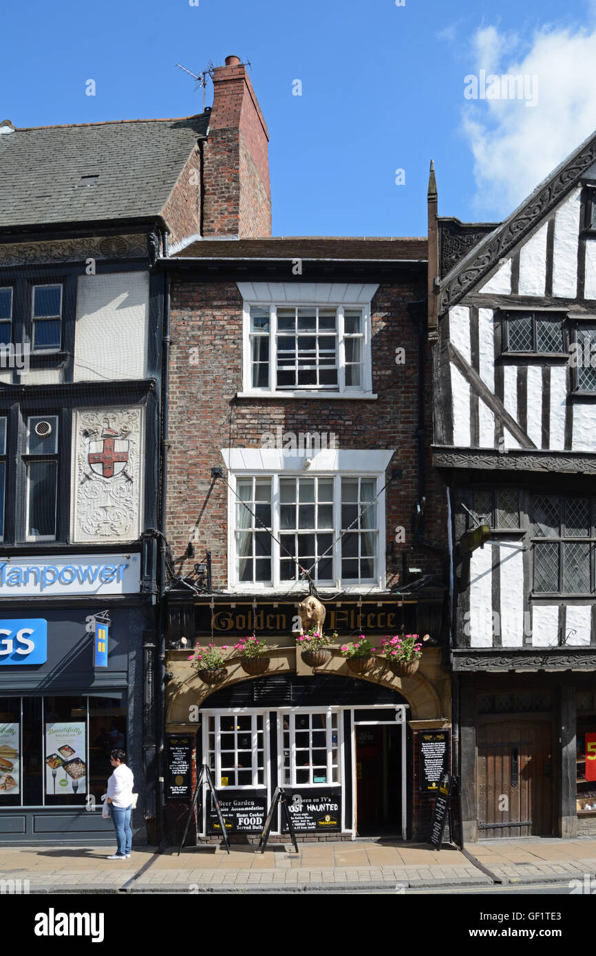 Small building, squeezed in a gap between other buildings in York Stock ...