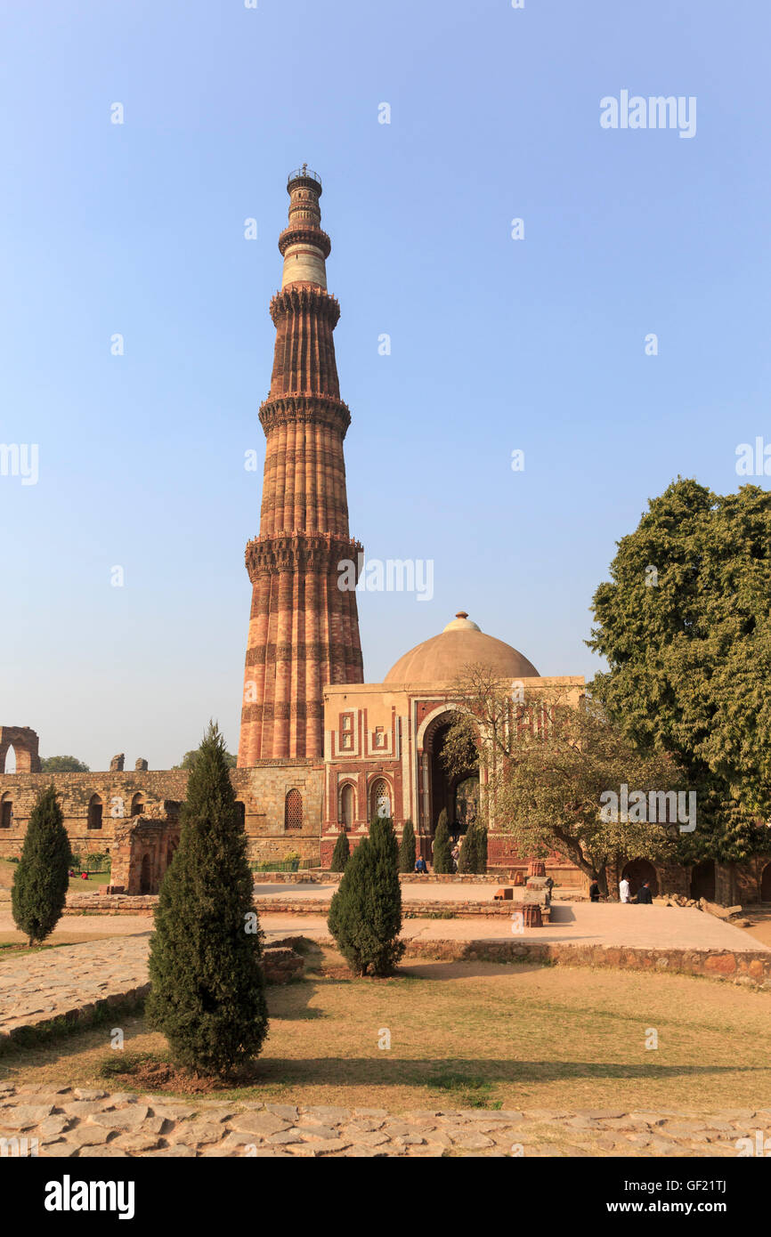 Tower Qutb Minar and Qutb complex, Delhi, India Stock Photo - Alamy