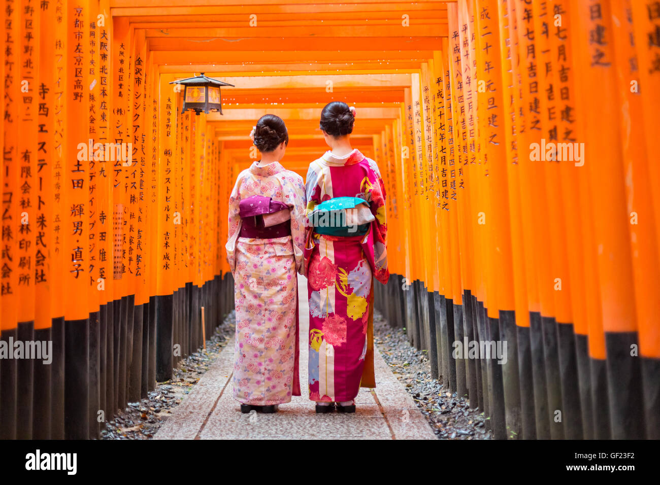 Geishas among red wooden Tori Gate at Fushimi Inari Shrine in Kyoto ...