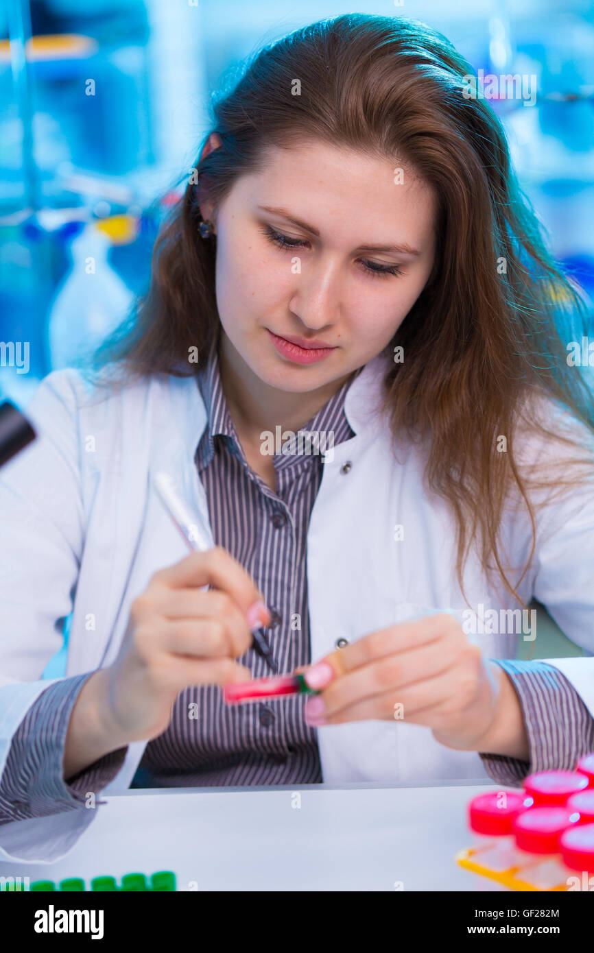 Woman doing experiments in a lab Stock Photo - Alamy