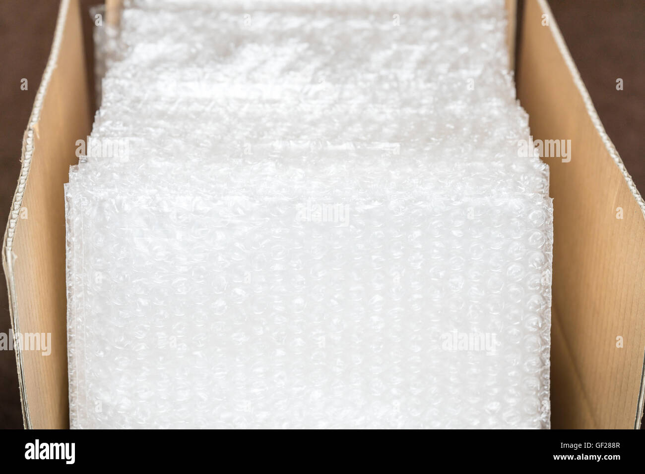 Bubble wrap box hi-res stock photography and images - Alamy
