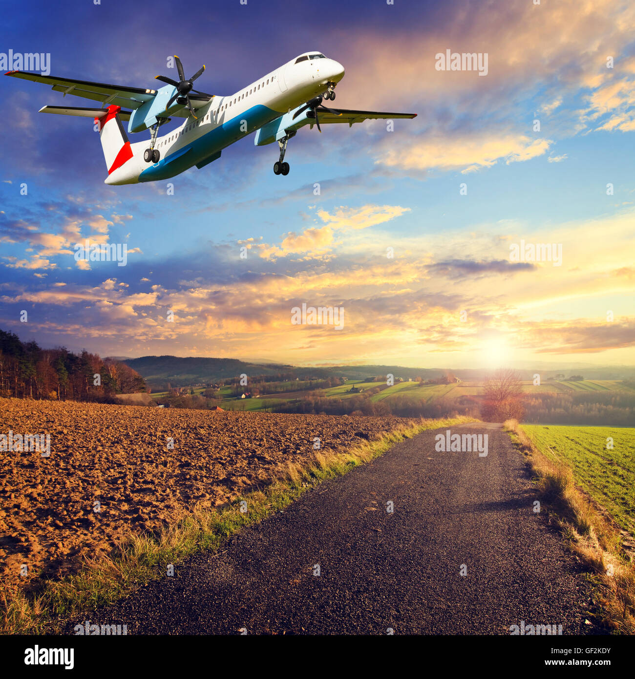 Plane over road hi-res stock photography and images - Alamy