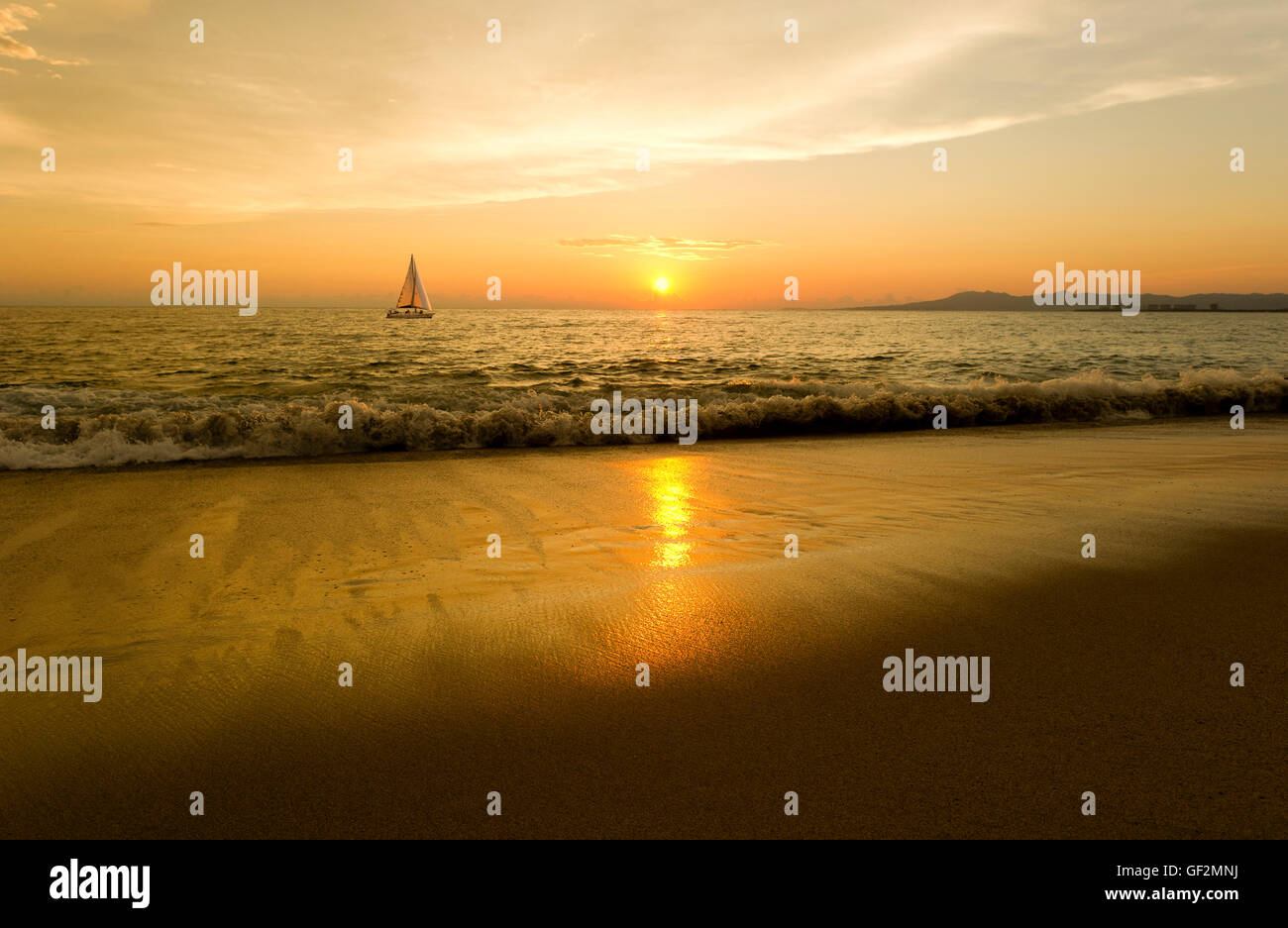 Sailboat reflection on water sailing hi-res stock photography and ...