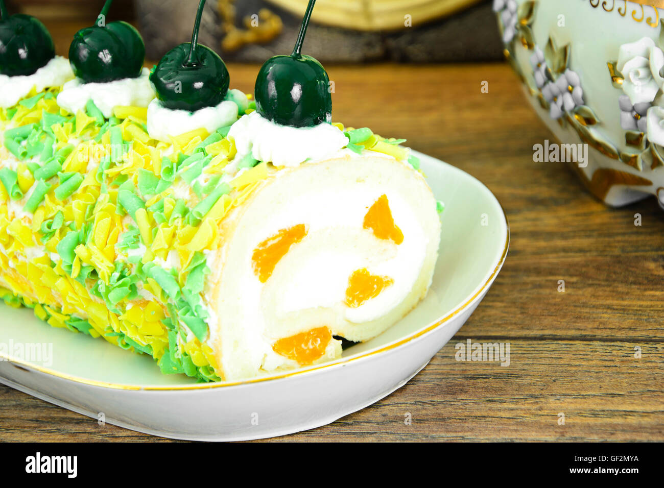 Sponge roulade hi-res stock photography and images - Alamy