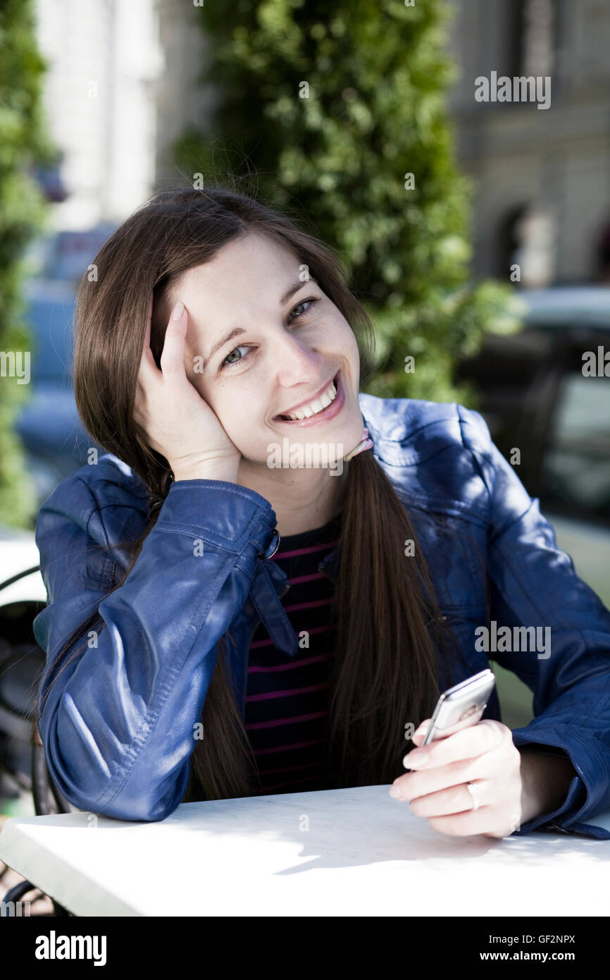 Young woman reading a message on the phone Stock Photo - Alamy