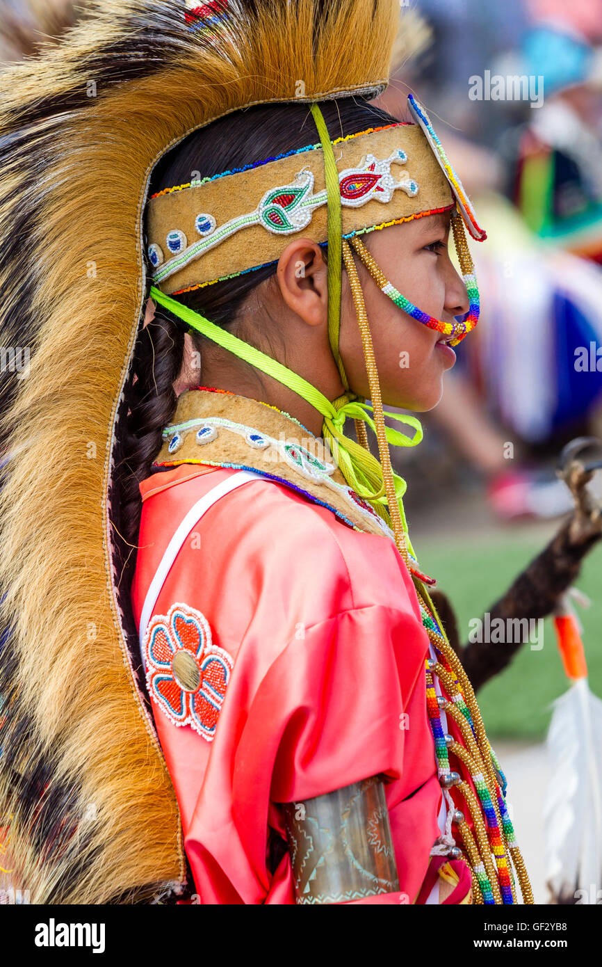 Native american indian teen boy hi-res stock photography and images - Alamy