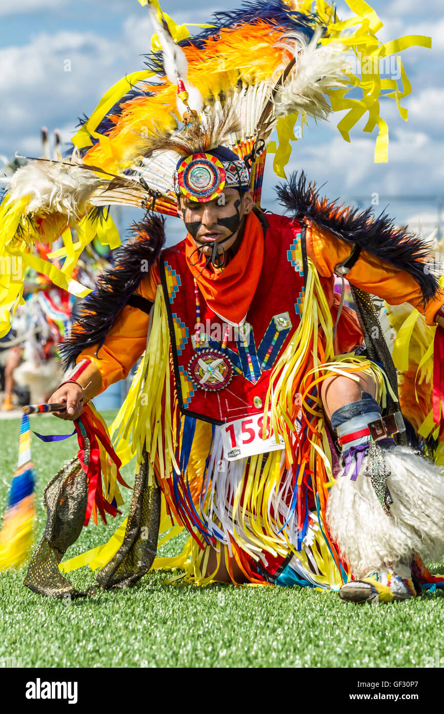 Native american outfit hi-res stock photography and images - Alamy