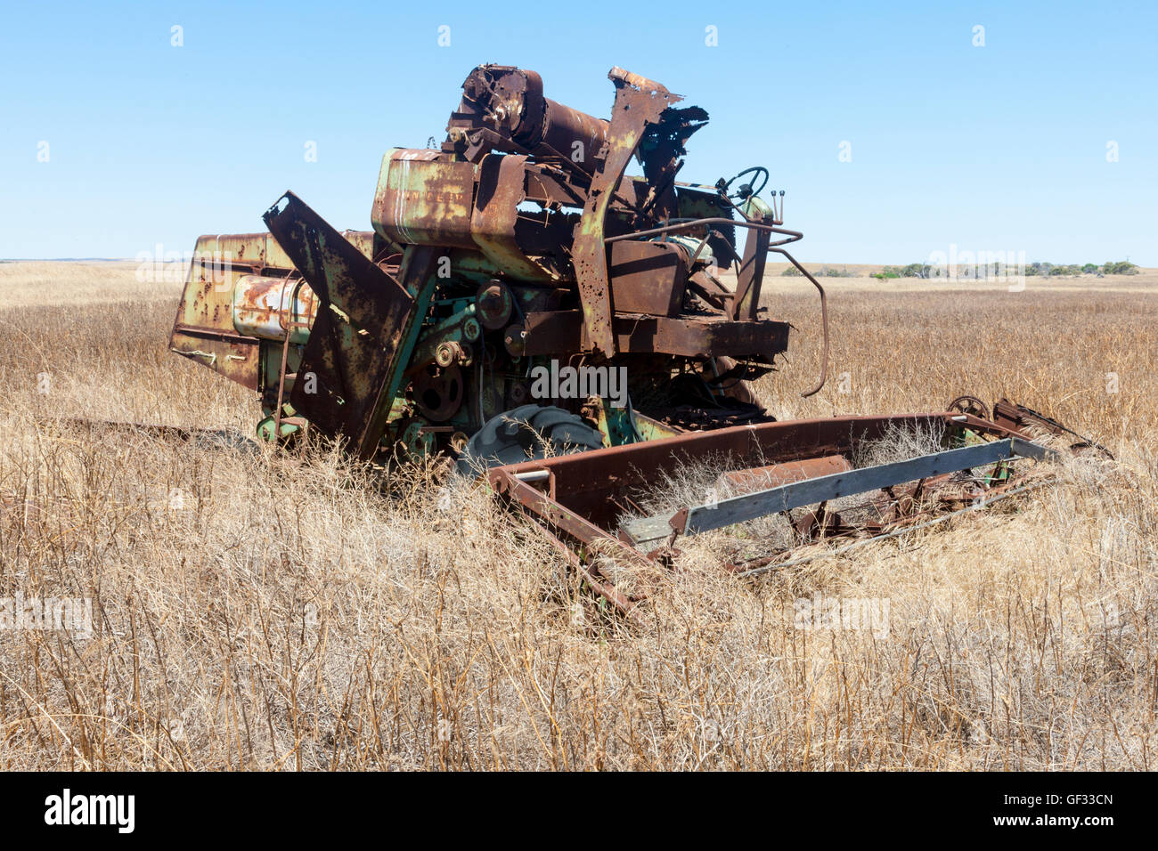 Stopped harvester hi-res stock photography and images - Alamy