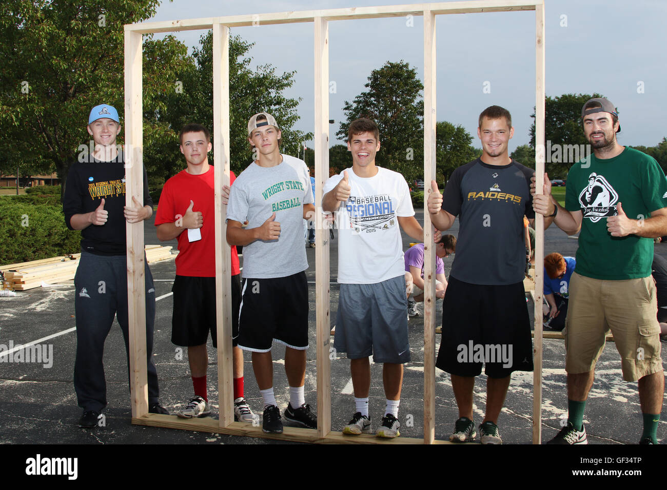 Volunteer men building house wall hi-res stock photography and images ...