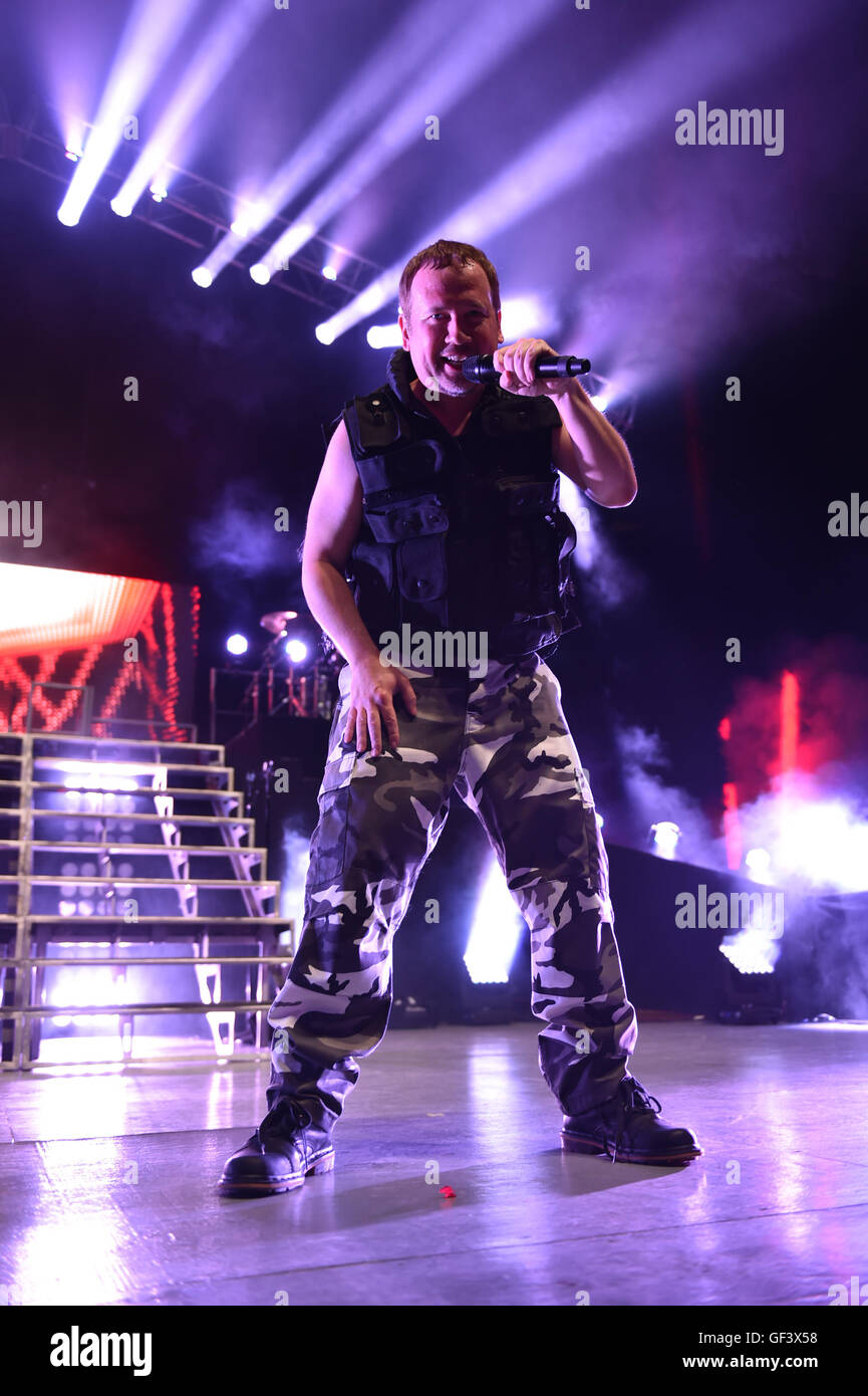 98 degrees band hi-res stock photography and images - Alamy