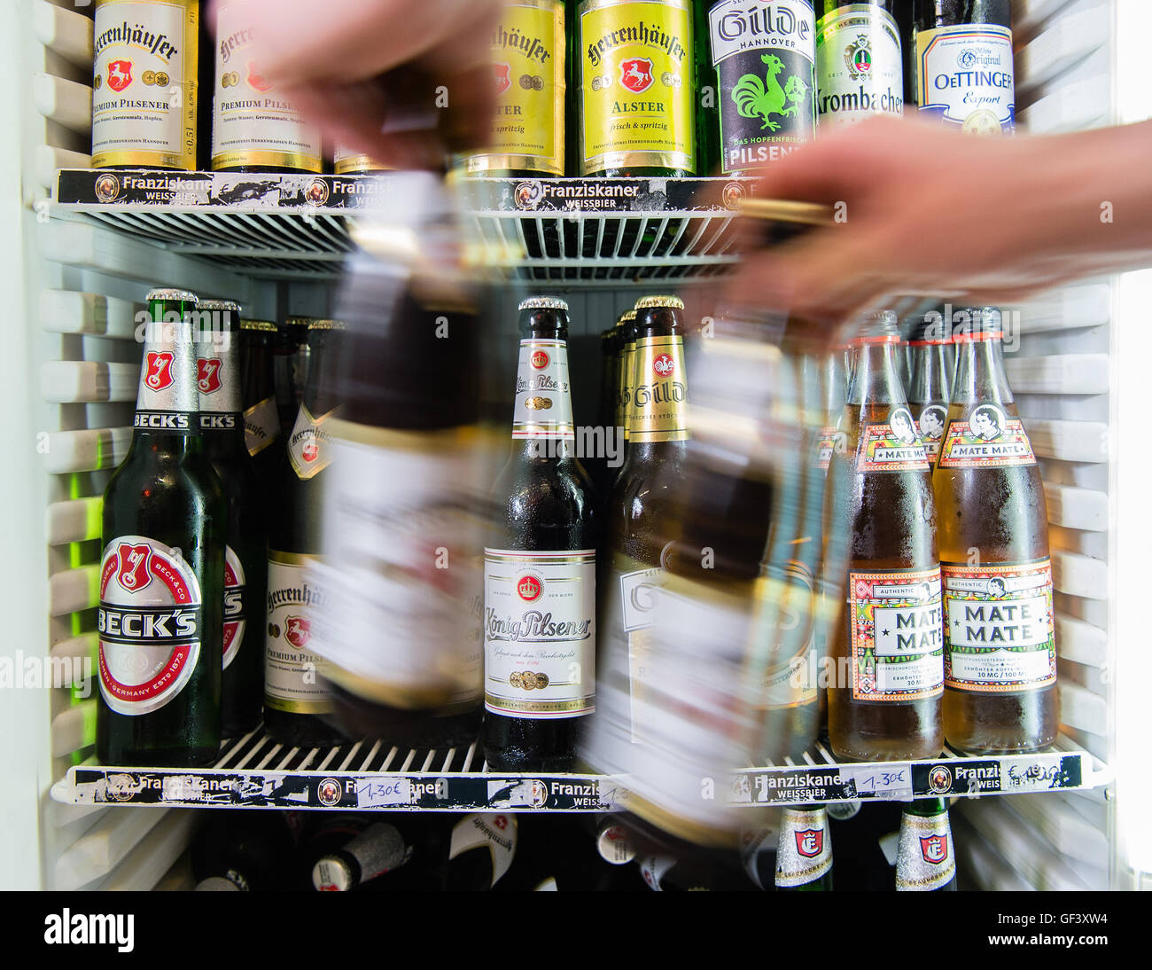 Alkoholabhanigkeit hi-res stock photography and images - Alamy