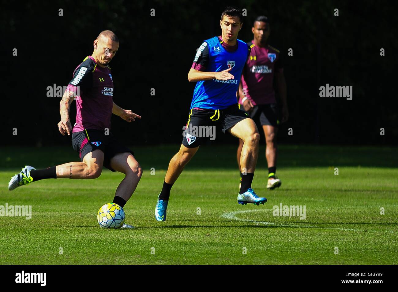 Maicon during training the S?o Paulo Football Club, held at CCT Barra ...