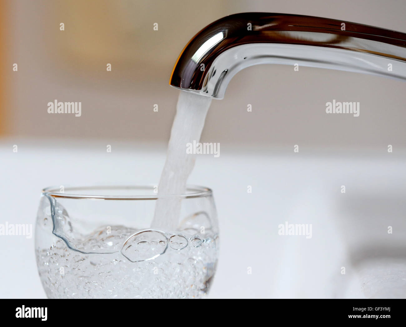 Muelheim, Germany. 28th July, 2016. A water glass is filled with ...