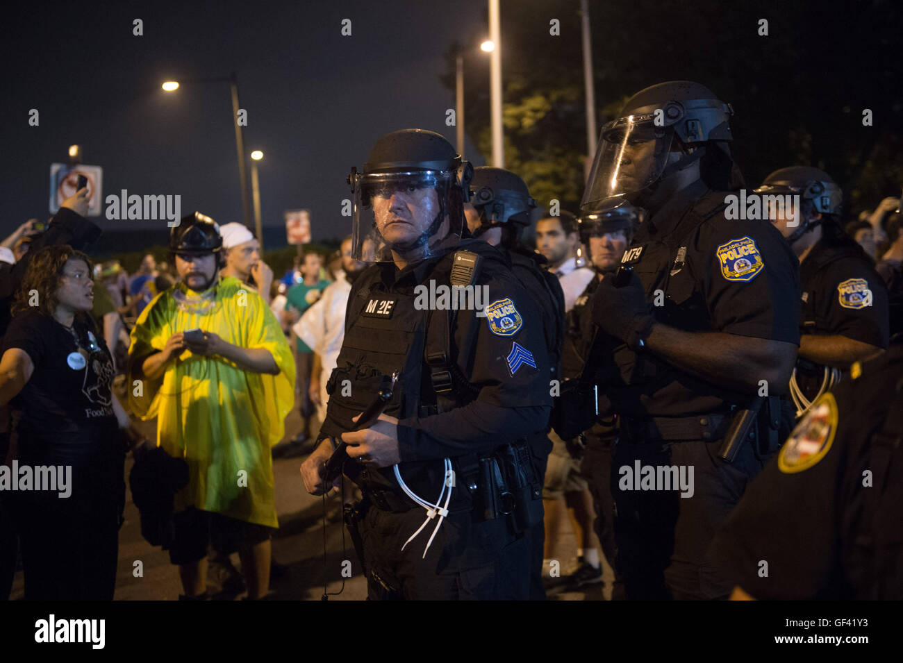 Philadelphia, Pennsylvania, USA. 28th July, 2016. Riot police march ...