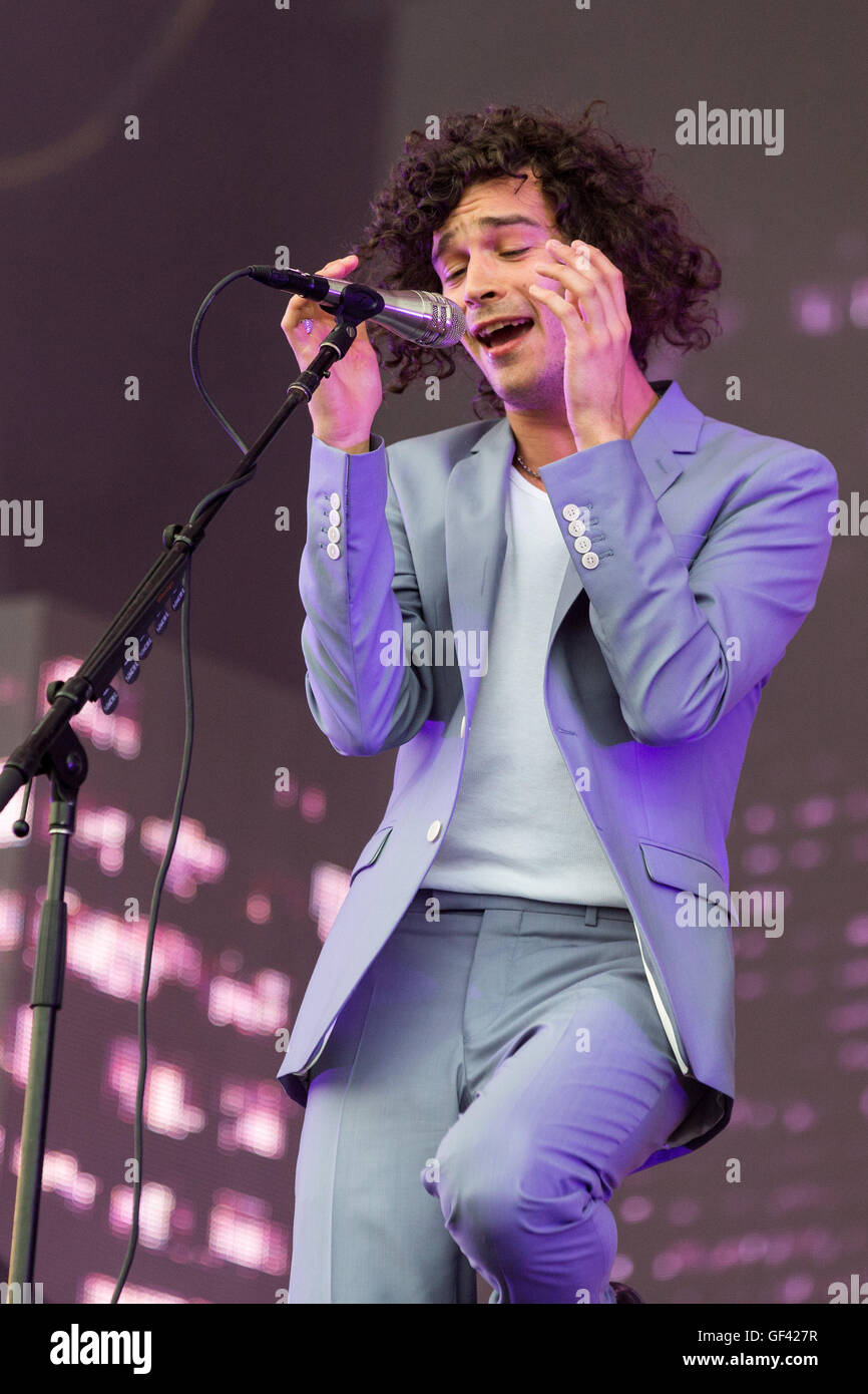 Chicago, Illinois, USA. 28th July, 2016. MATTHEW HEALY of The 1975 ...