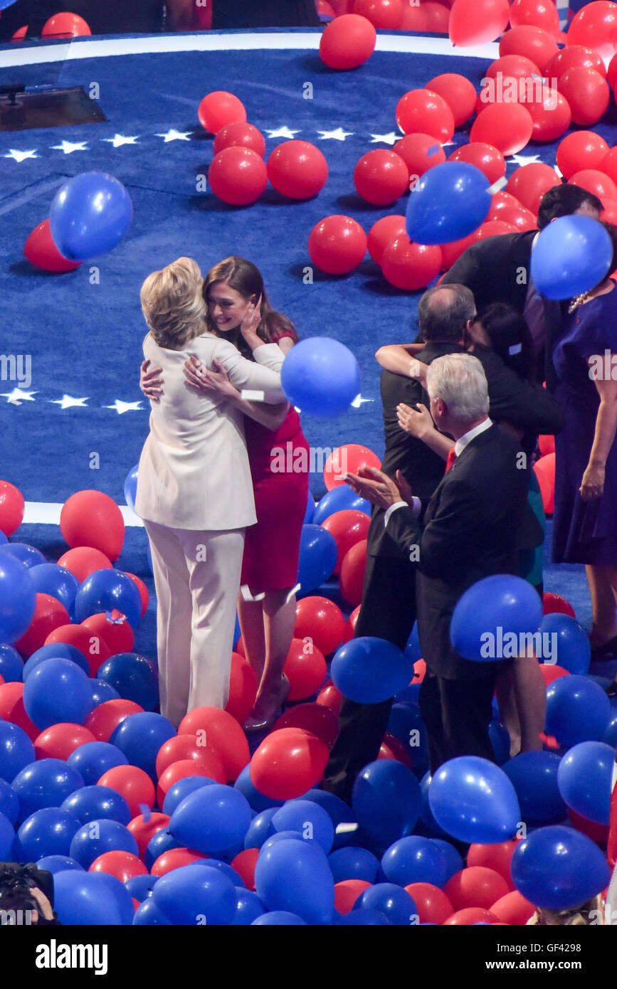Hillary and chelsea clinton hi-res stock photography and images - Alamy