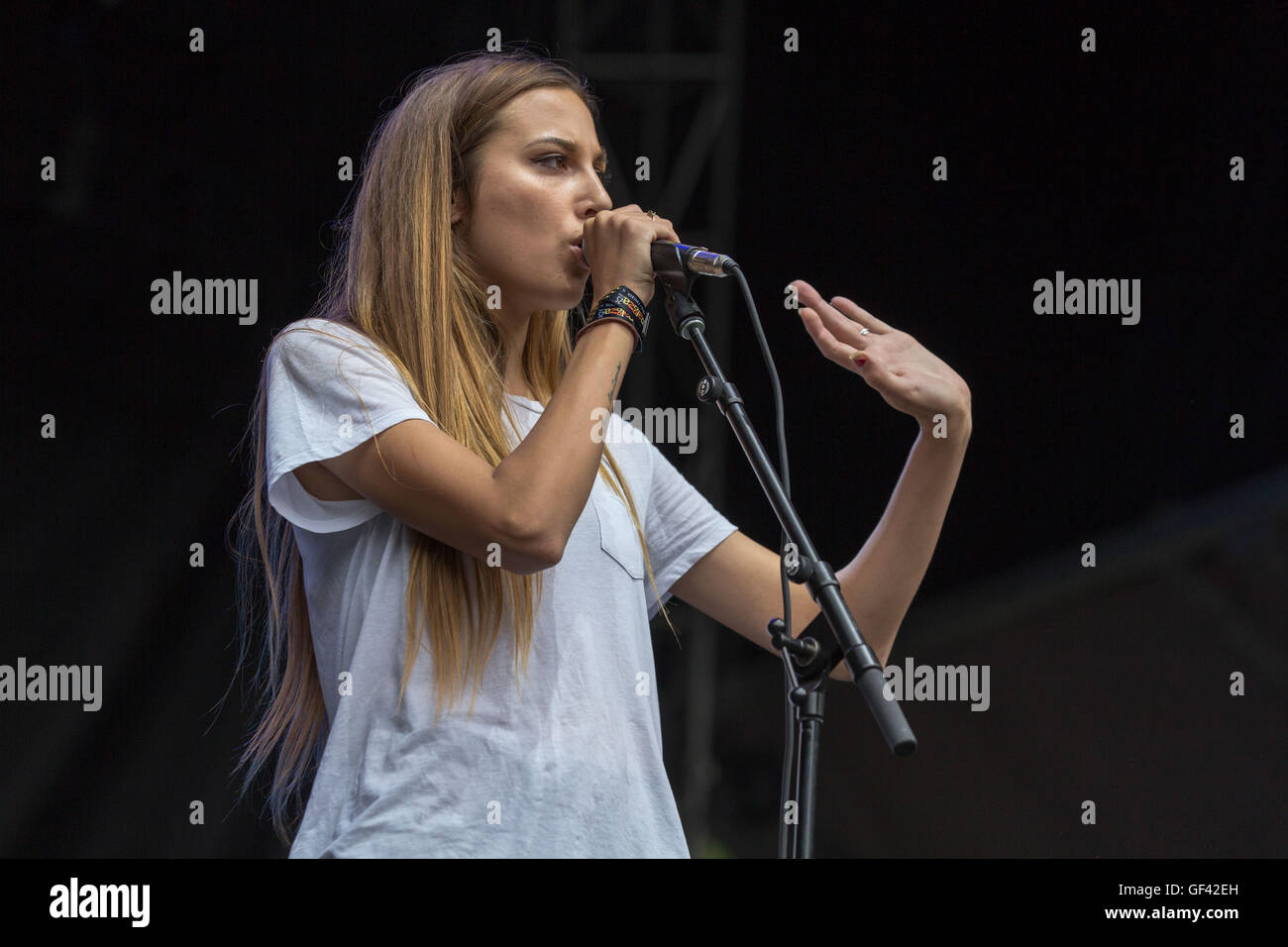 Cloves singer hi-res stock photography and images - Alamy