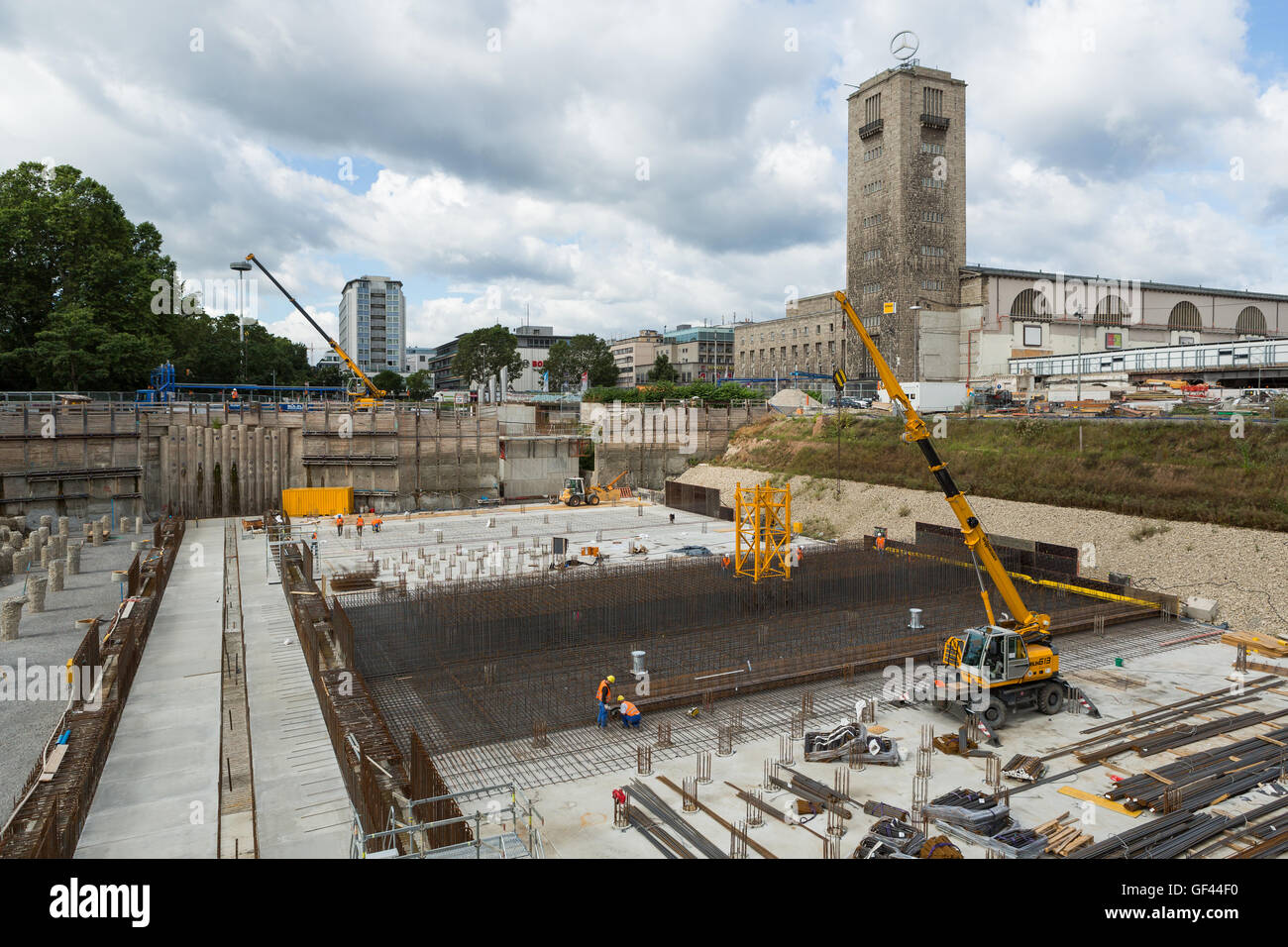 Stuttgart, Germany. 29th July, 2016. Workers preparing the bottom plate ...