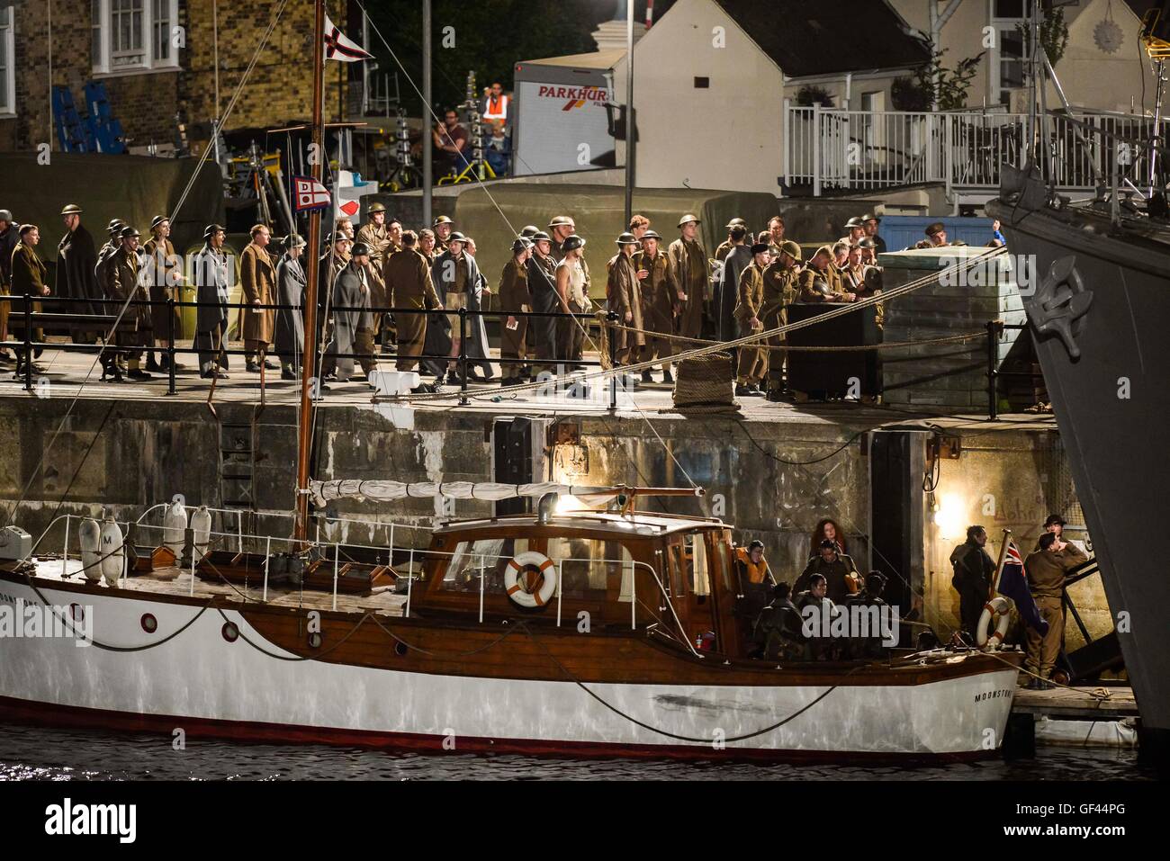 Ww2 soldiers return hi-res stock photography and images - Alamy