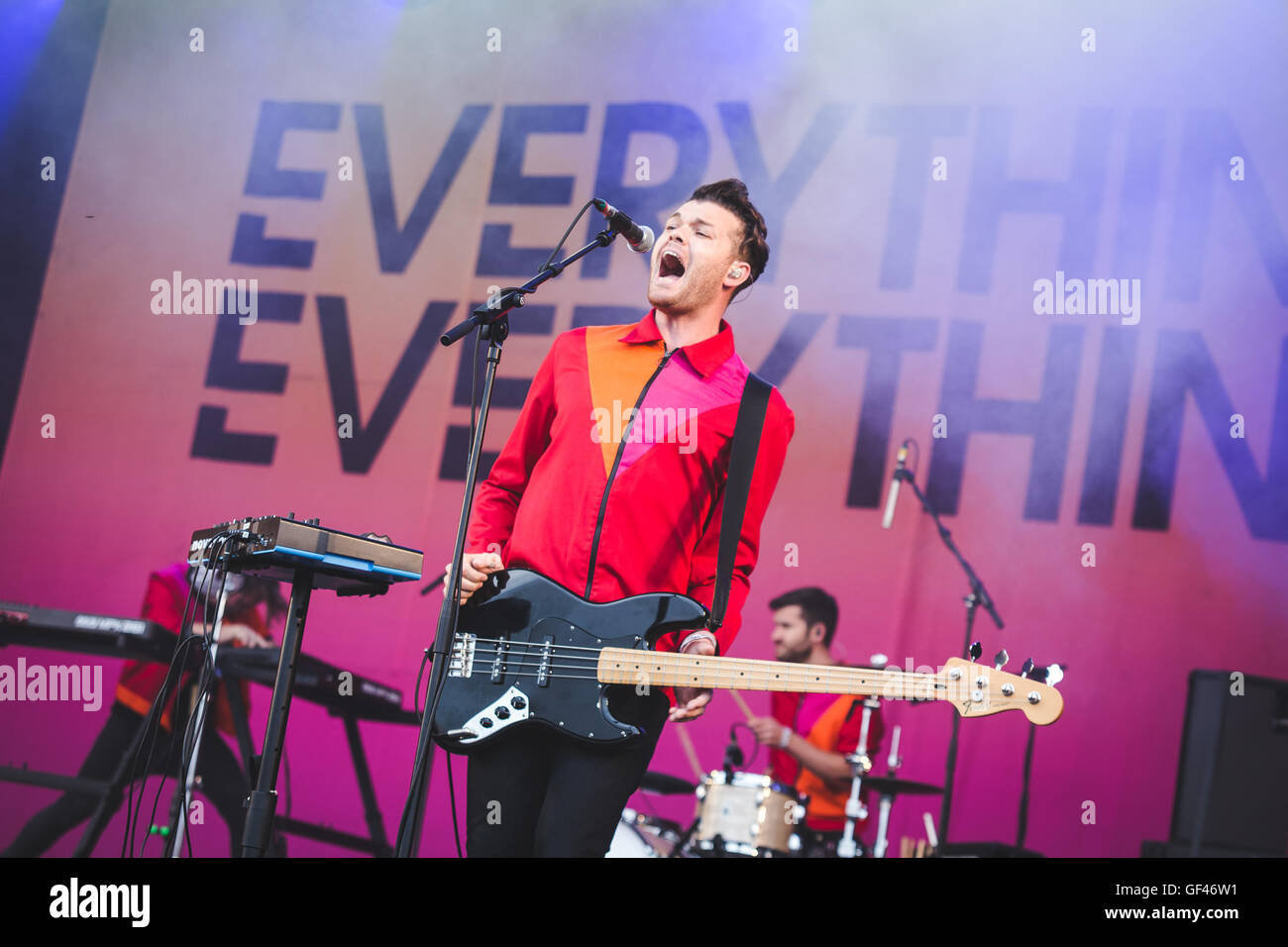 Jeremy pritchard everything everything hi-res stock photography and ...