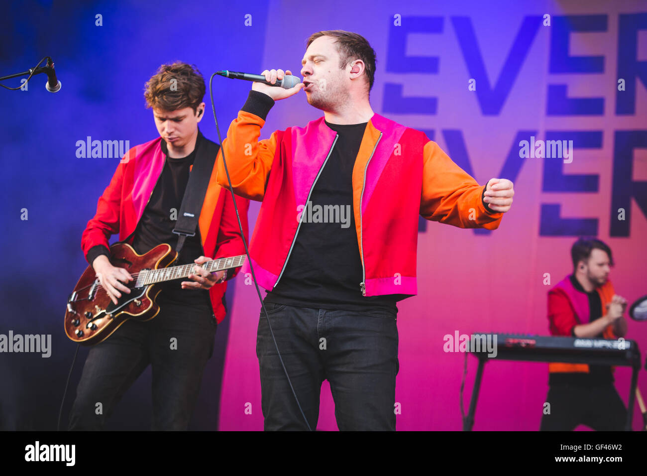 Jeremy pritchard everything everything hi-res stock photography and ...