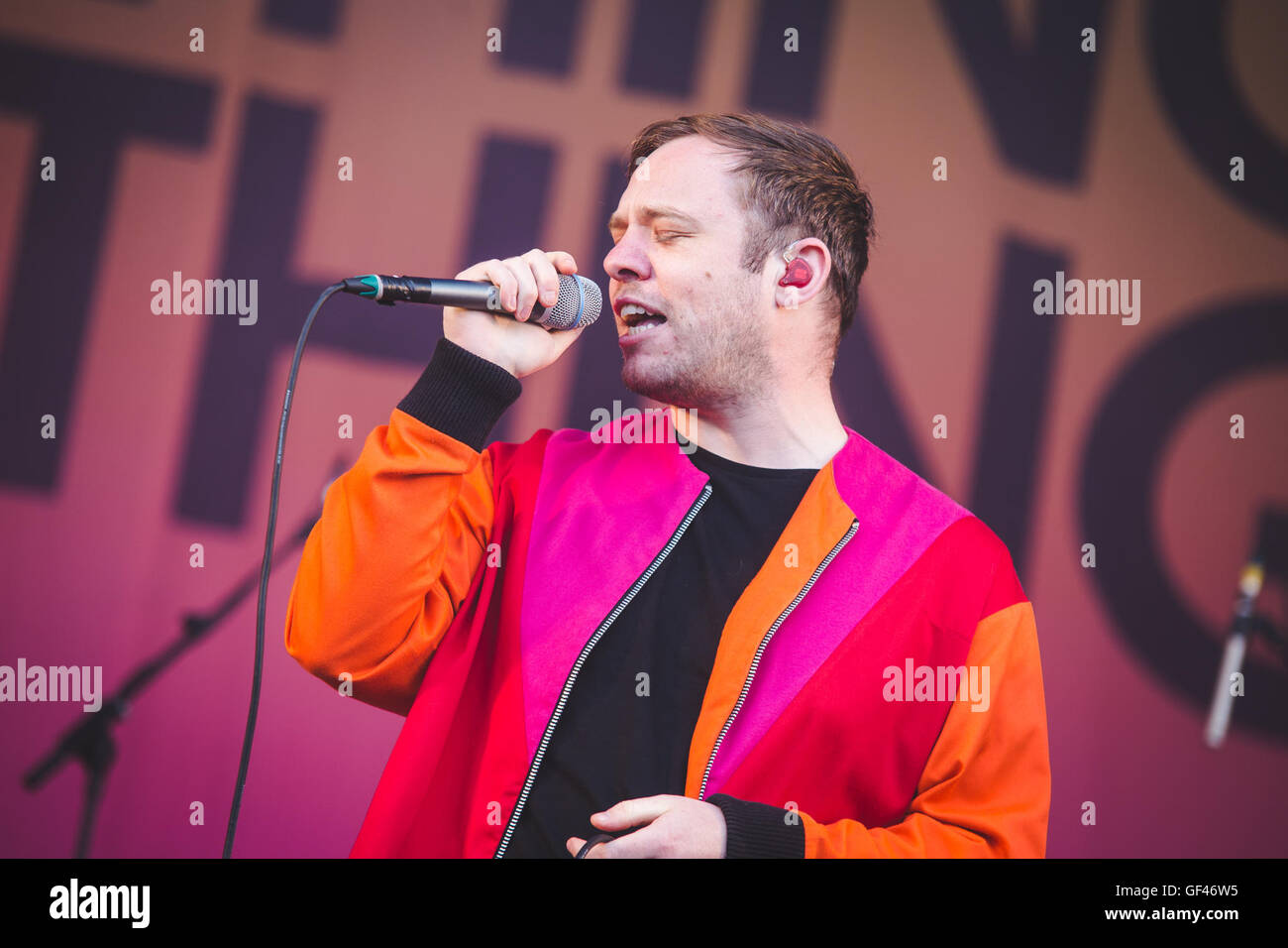 Jeremy pritchard everything everything hi-res stock photography and ...
