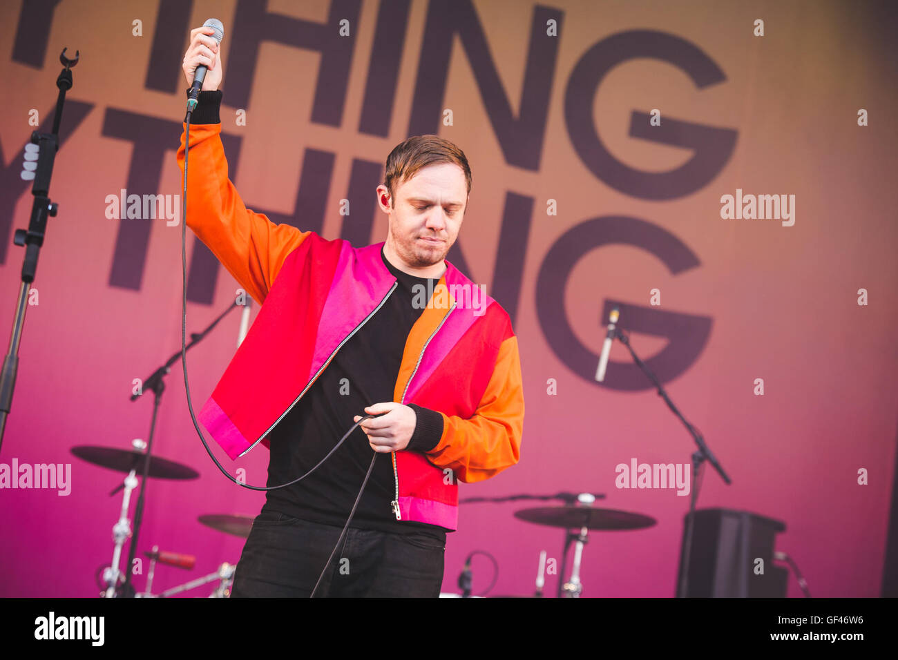 Jeremy pritchard everything everything hi-res stock photography and ...