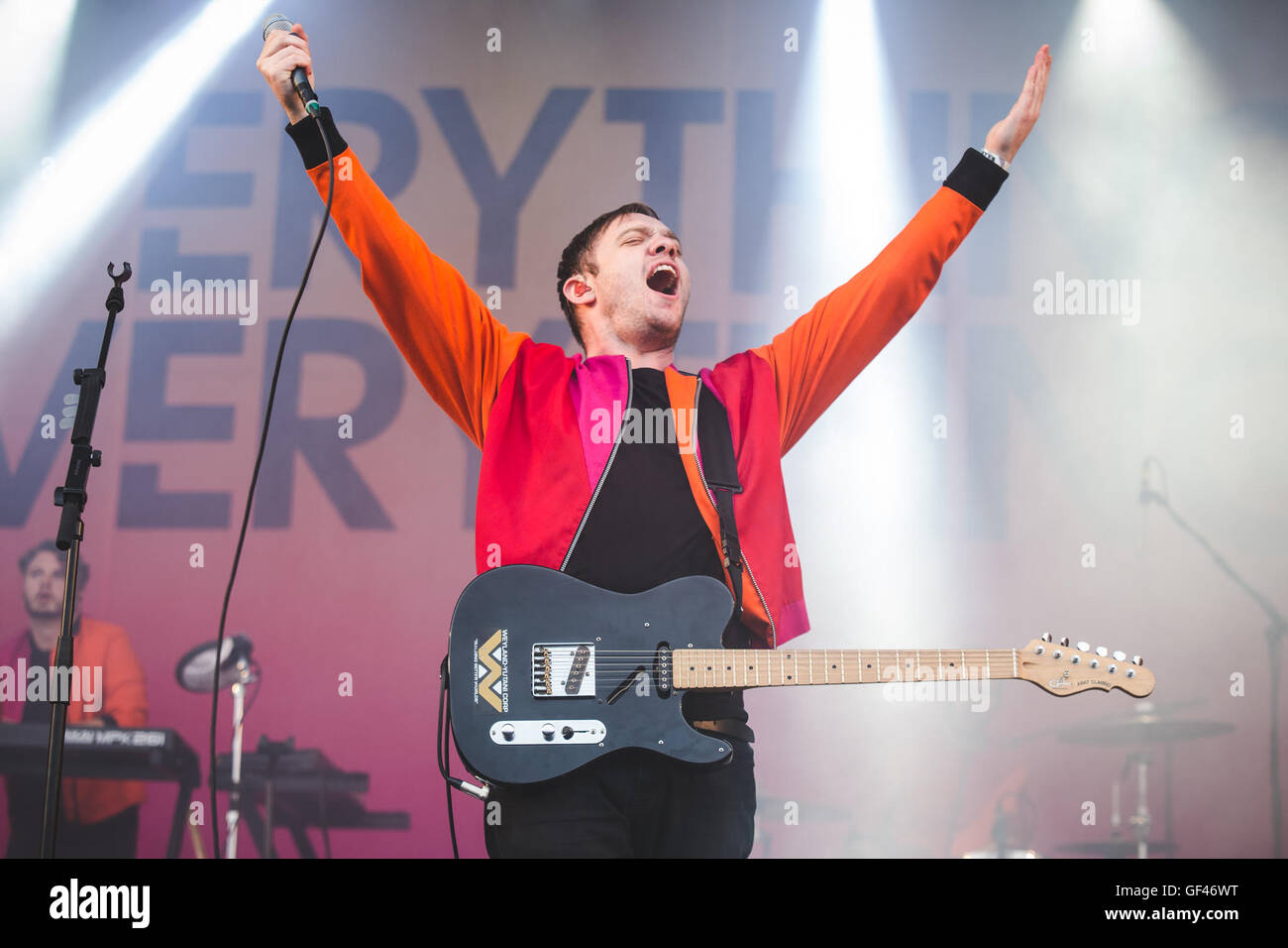 Jeremy pritchard everything everything hi-res stock photography and ...