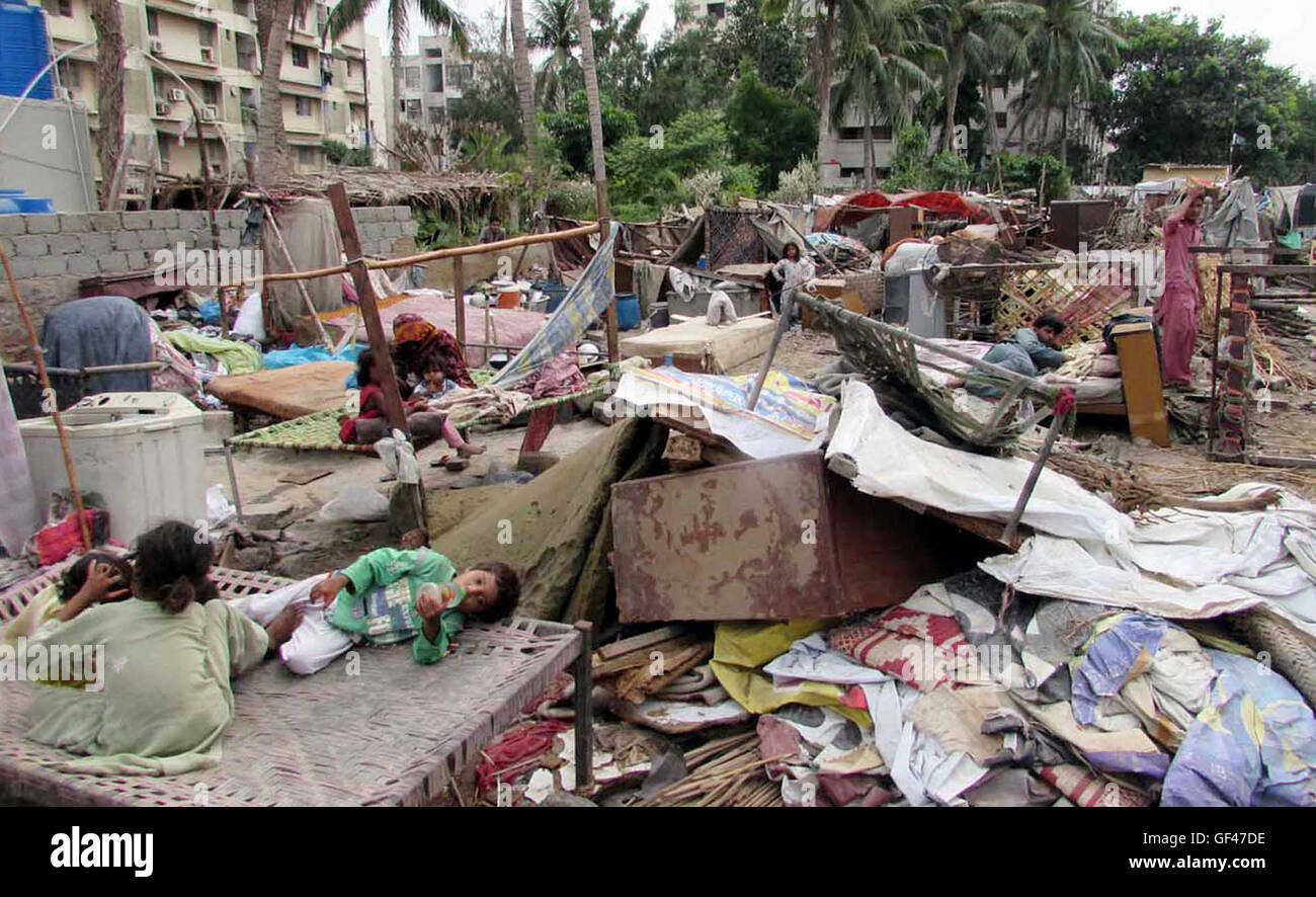 Peshawar, Pakistan. 29th July, 2016. View of destroyed slum after anti ...