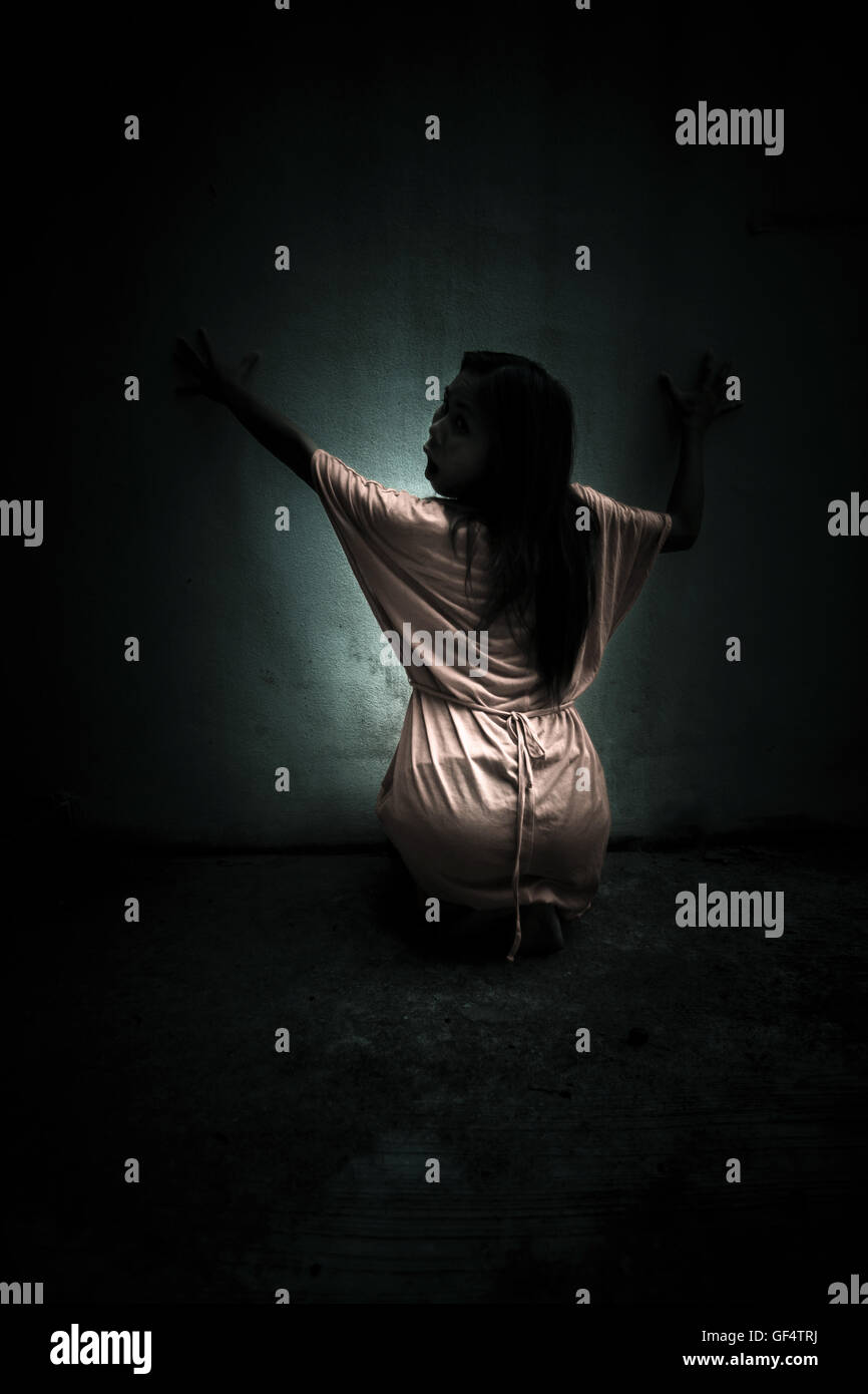 Woman screaming horror hi-res stock photography and images - Alamy