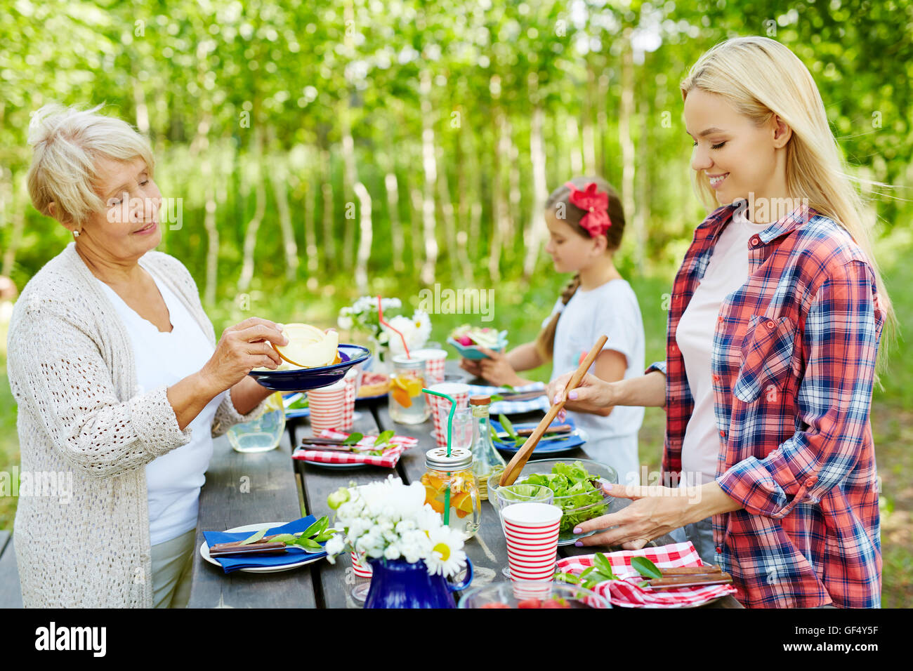 Outdoor party mature hi-res stock photography and images - Alamy
