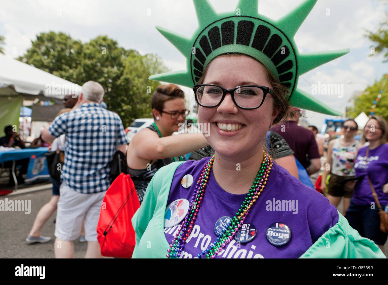 Woman wearing Statue of Liberty crown - USA Stock Photo - Alamy