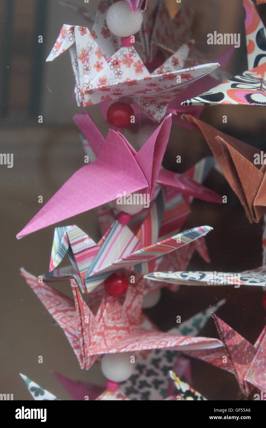 Paper cranes hi-res stock photography and images - Alamy