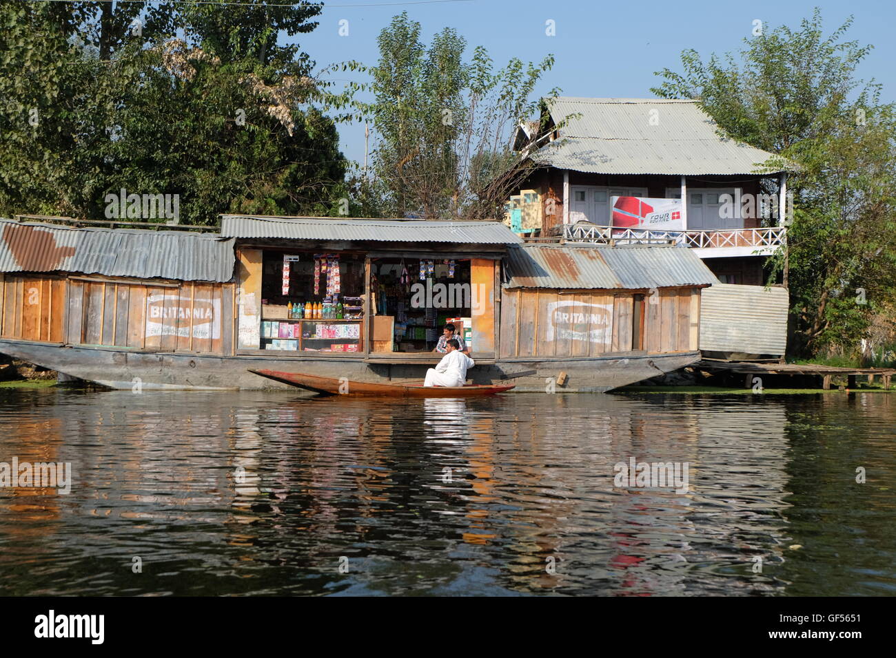 Floating shelves hi-res stock photography and images - Alamy