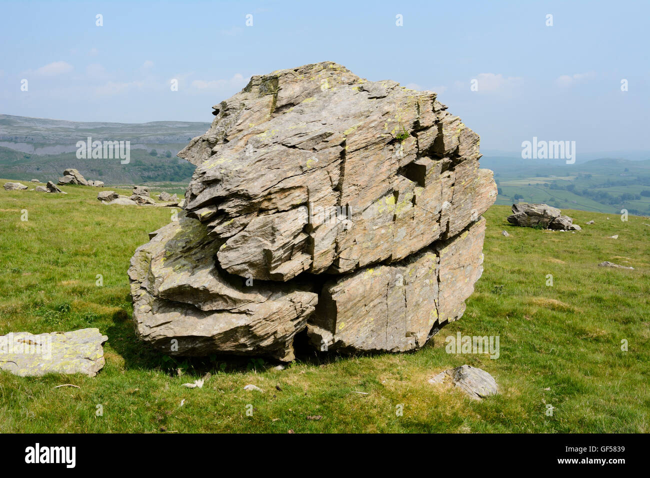 Norber erratics on the southern slopes of Ingleborough, the largest ...