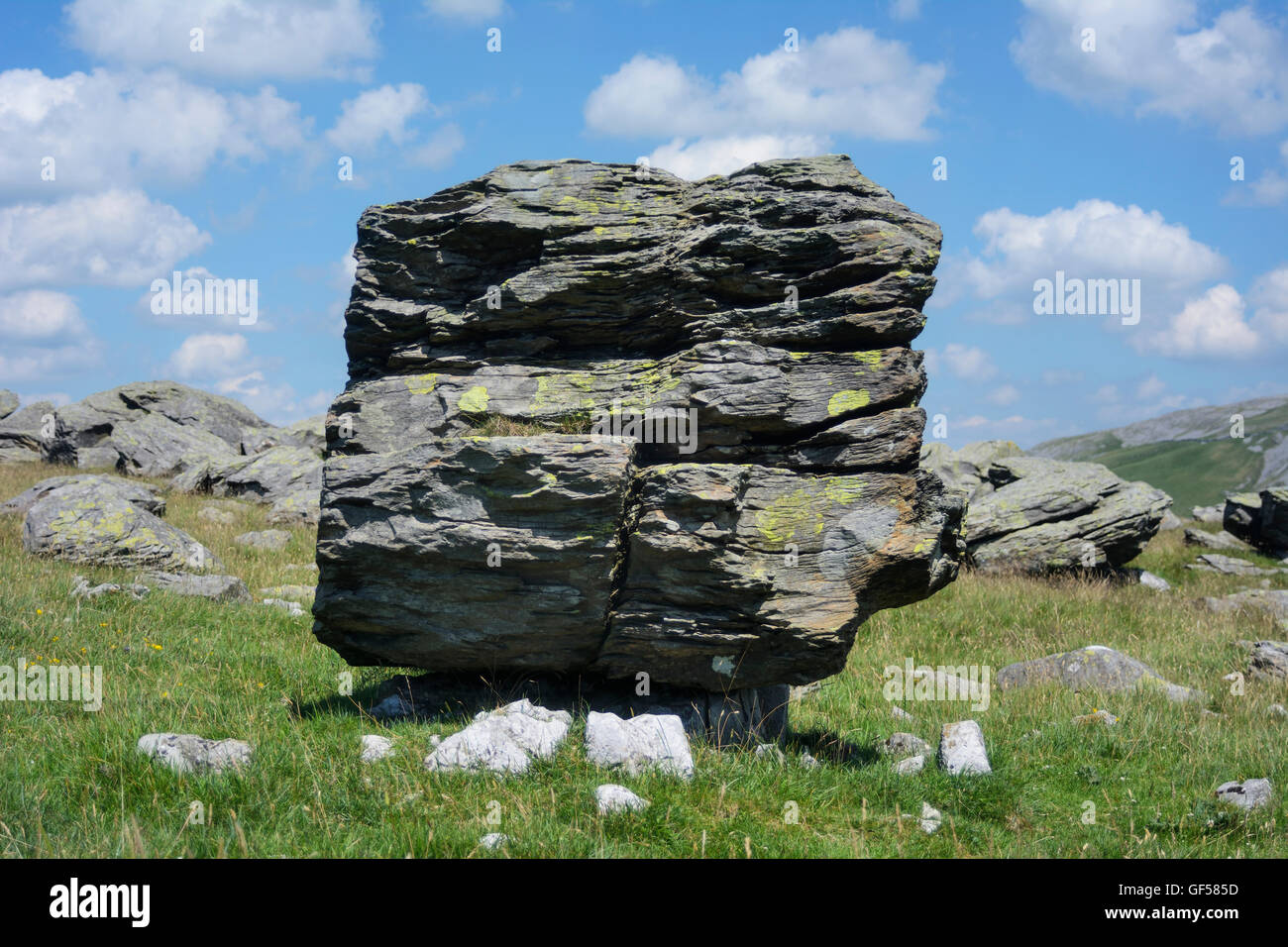 Norber Erratics Stock Photos & Norber Erratics Stock Images - Alamy