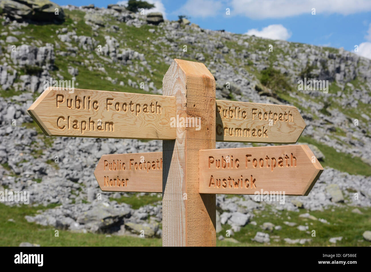 Wooden signpost sign hi-res stock photography and images - Alamy