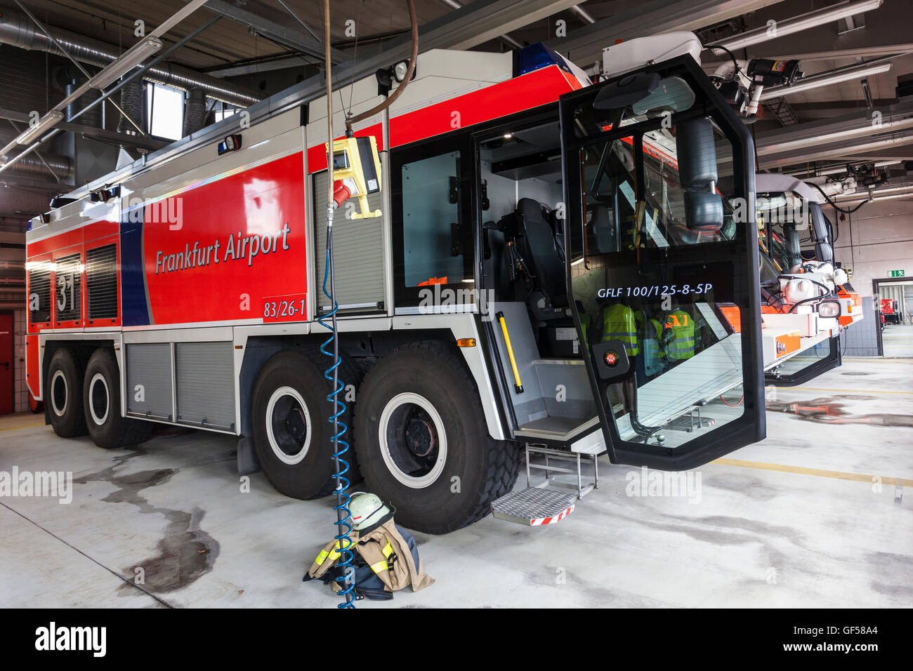 Aircraft fire extinguisher hi-res stock photography and images - Alamy