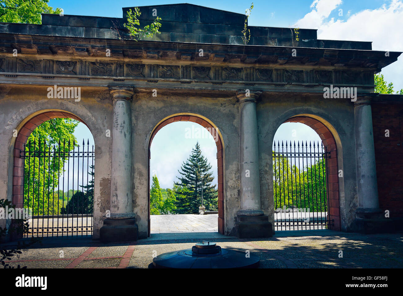 Russian gate hi-res stock photography and images - Alamy