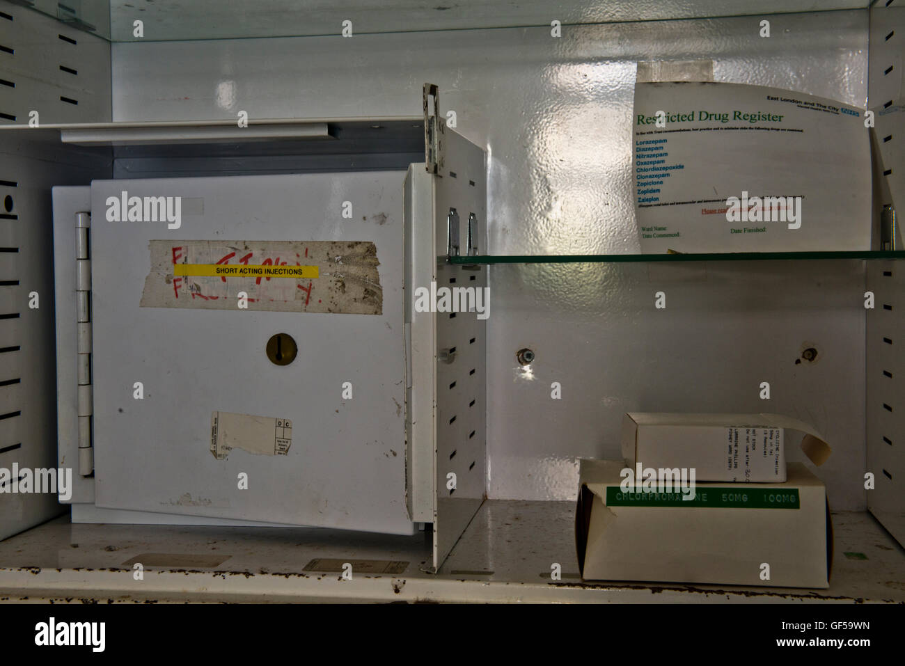 Empty medicine cabinet hi-res stock photography and images - Alamy