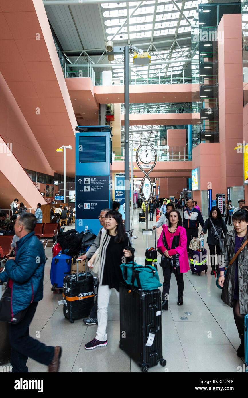 Terminal 1 arrivals hi-res stock photography and images - Alamy