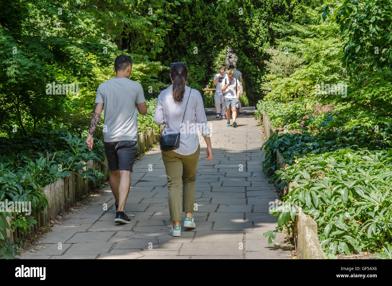 People walking along park hi-res stock photography and images - Alamy