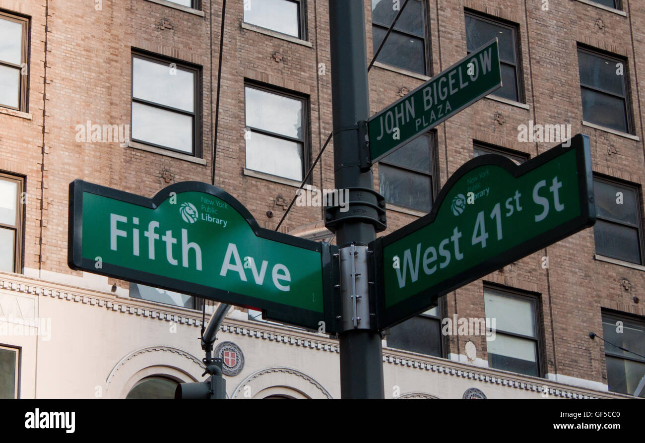 Fifth Ave sign in Manhattan, New York Stock Photo - Alamy