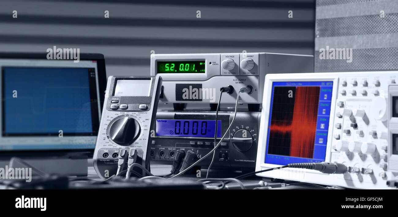 Electronic instruments hi-res stock photography and images - Alamy