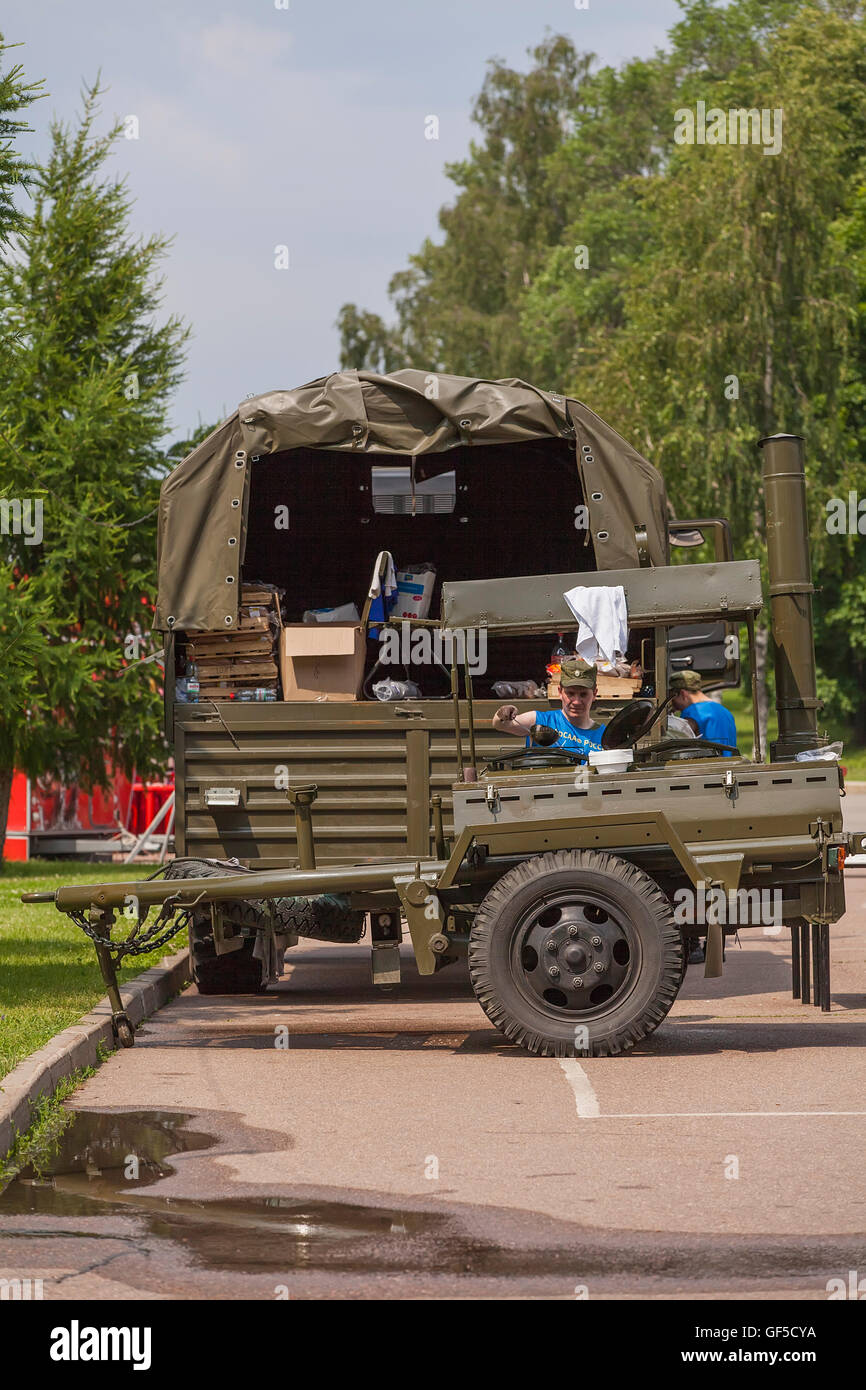 Military field kitchen hi-res stock photography and images - Alamy
