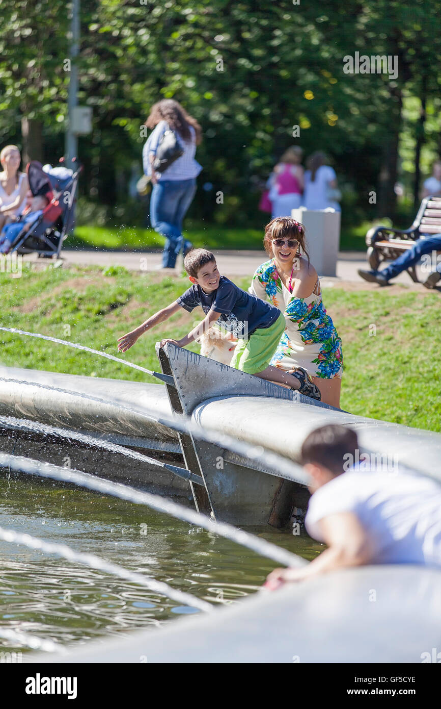 Young people having fun in the fountain, Moscow, Russia Stock Photo - Alamy